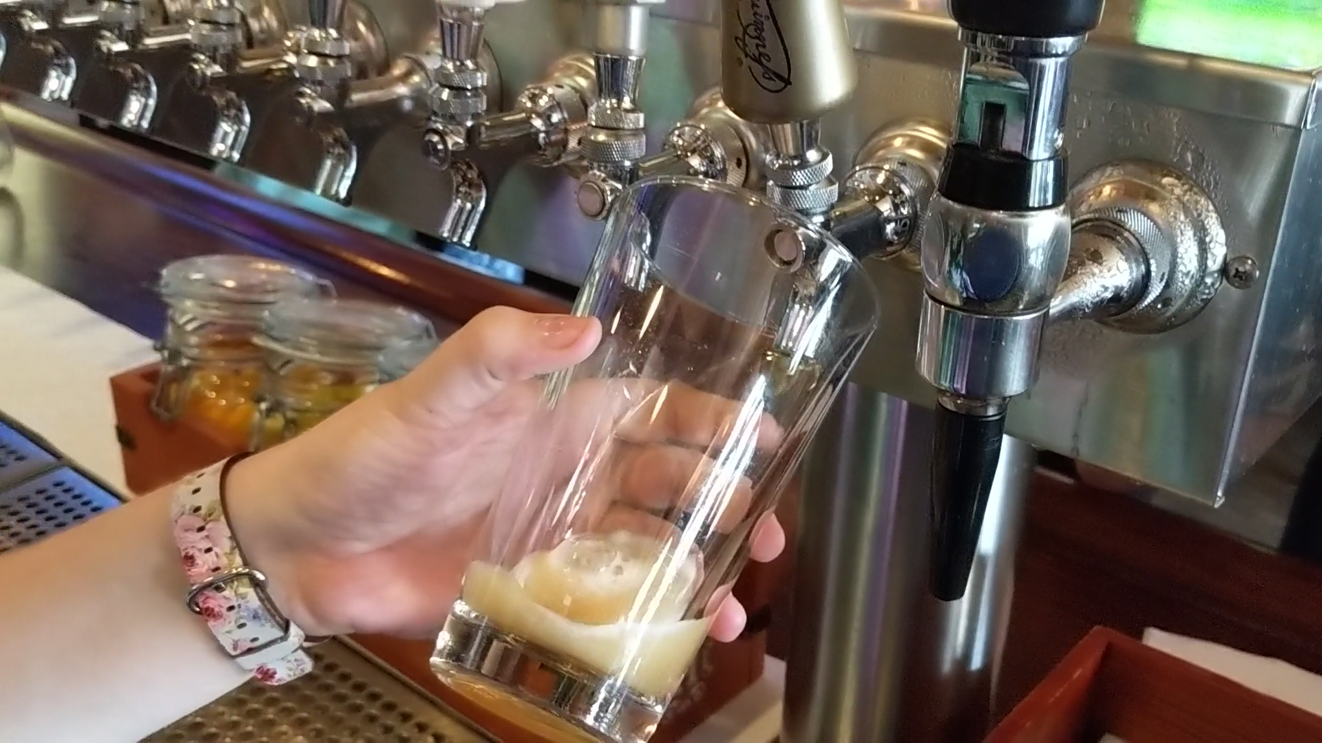 Graystone Tavern | Wrigleyville Chicago Sports Bar