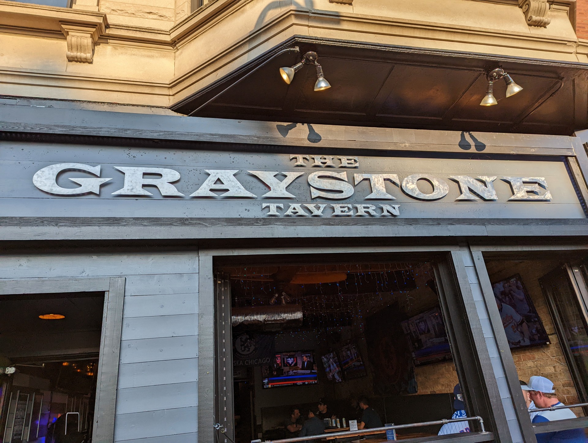Graystone Tavern | Wrigleyville Chicago Sports Bar